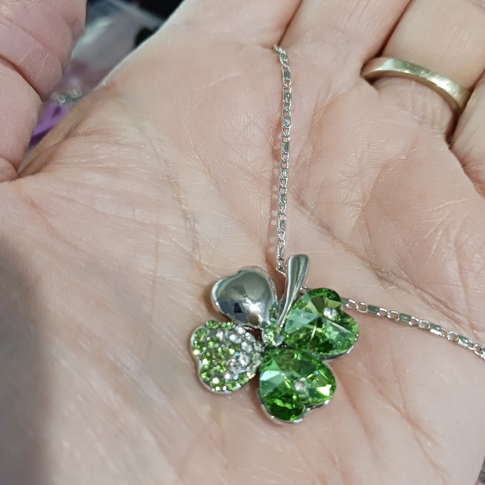 Emerald Green Crystal Shamrock Pendant - Gem